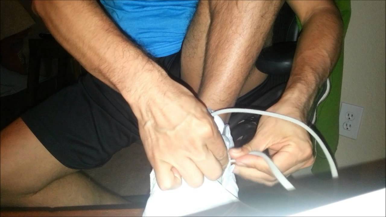 Shoe tie freeballing
