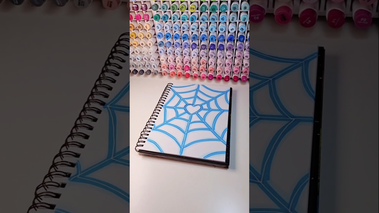 ¡Dibujo de telaraña azul! 💙