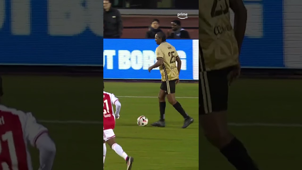 Kanu was waiting A LONG TIME for the overlapping right-back. Gotta love Football Legends games 😅