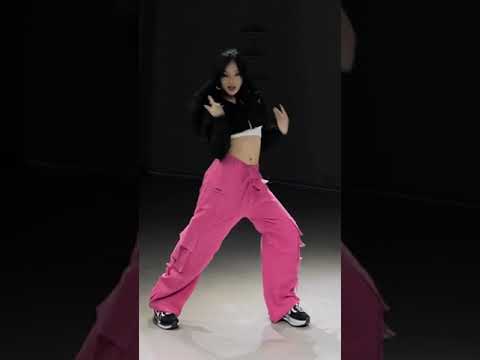 Doja Cat - 'Freaky deaky' dance