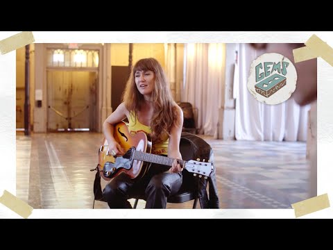 Esther Rose Performs “How Many Times” | New Amsterdam Perennialist