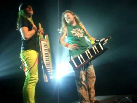 Epic, Face-Melting Keytar Battle – Synthtopia