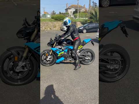 New 2025 bmw s1000r… first in the uk