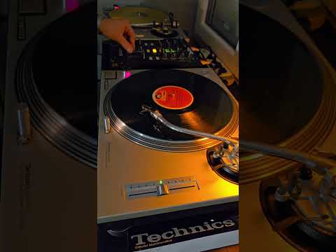 Technics SL-1200 MK2 & Classic 1993 House music tuneš„ #dj #housemusic #technics #house