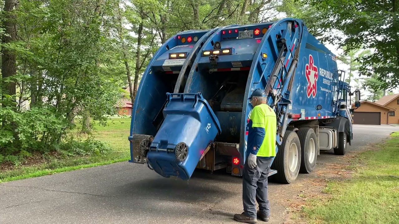Republic Services Mack LR Split Rear Loader Garbage Truck Packing Trash and Recycle