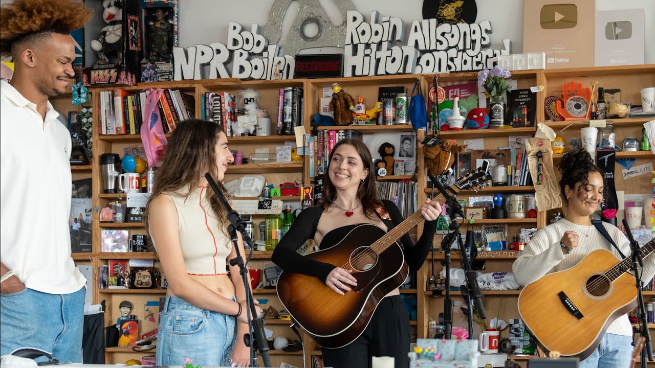 Lizzy McAlpine: Tiny Desk Concert