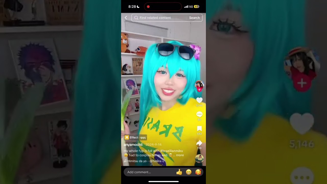 Brazil Miku Cosplayers (fast reverse loop) 
