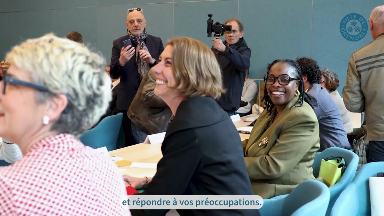 Séminaire « Gommettes » à la Mairie : Laurence Ruffin en plein remue ...