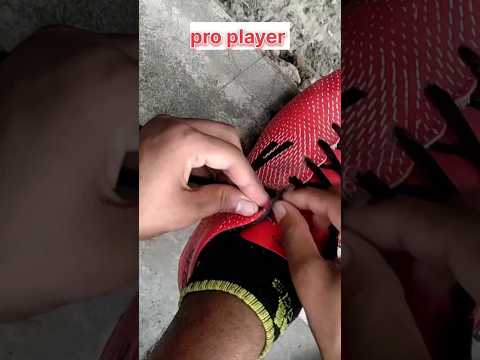 pro vs normal player boot laces trick 🤯#football#shorts #soccer