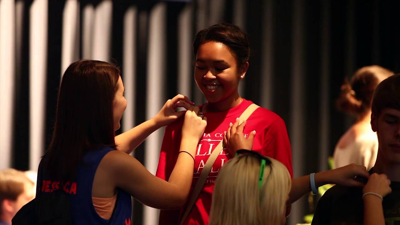 Columbia College Traditions - New Student Pinning Ceremony