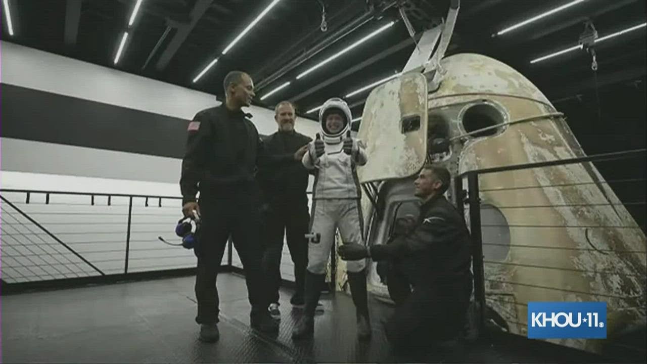 Raw video: SpaceX's first all-civilian crew emerges from Dragon capsule