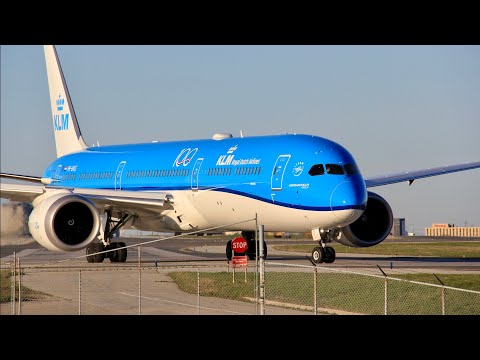 KLM Royal Dutch Airlines Boeing 787-10 Dreamliner Sunset Departure from Toronto Pearson | PH-BKG