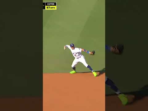 "Sorry, guys. I need to make this play real quick." Miguel Rojas doesn't miss a beat. 😂