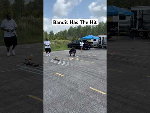 Traxxas Bandit Vs 4WD Serpent Car