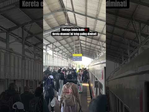 WOW‼️ KURSI TEGAK ADU DENGKUL TETEP FULL PENUMPANG #keretaapi #keretaekonomi