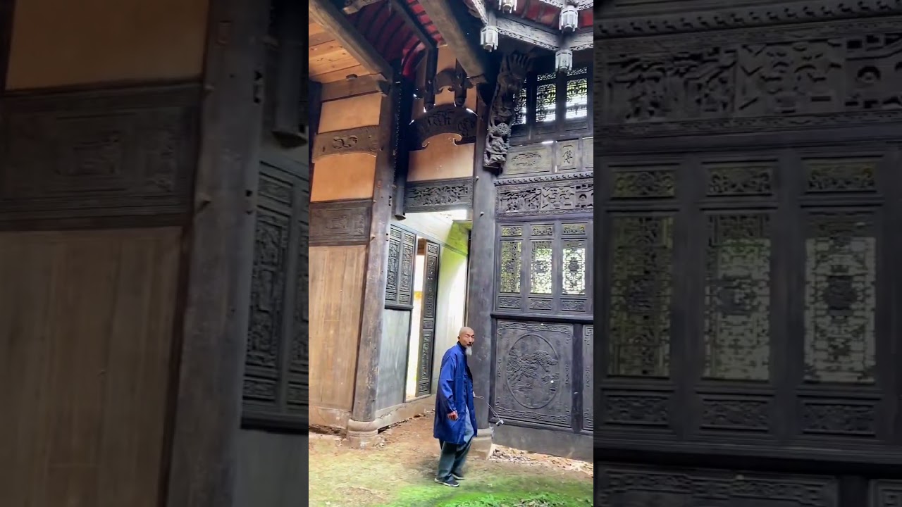 This is the house of a Qing Dynasty official, now only a patch of weeds