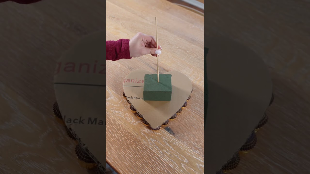 DIY Chocolate Bouquet 💐🍫 ferrero and roses for your love! #diycrafts #diyproject #valentinesday