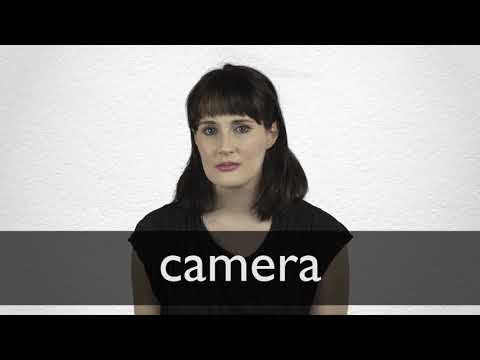 How to pronounce CAMERA in British English