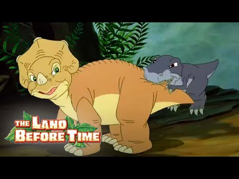 Cera doesn't like Chomper | The Land Before Time