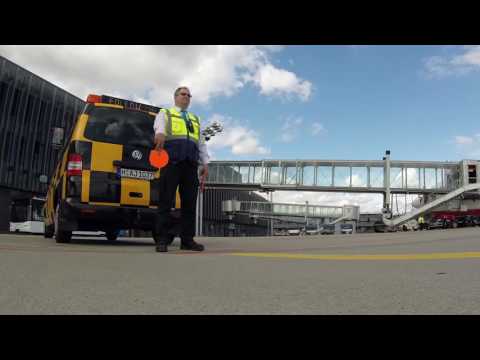 Der Marshaller - Die Einparkhilfe der Piloten am Hannover Airport