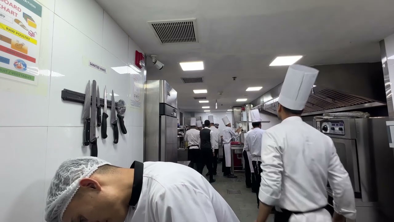 Kitchen operation @Chefhiroj
