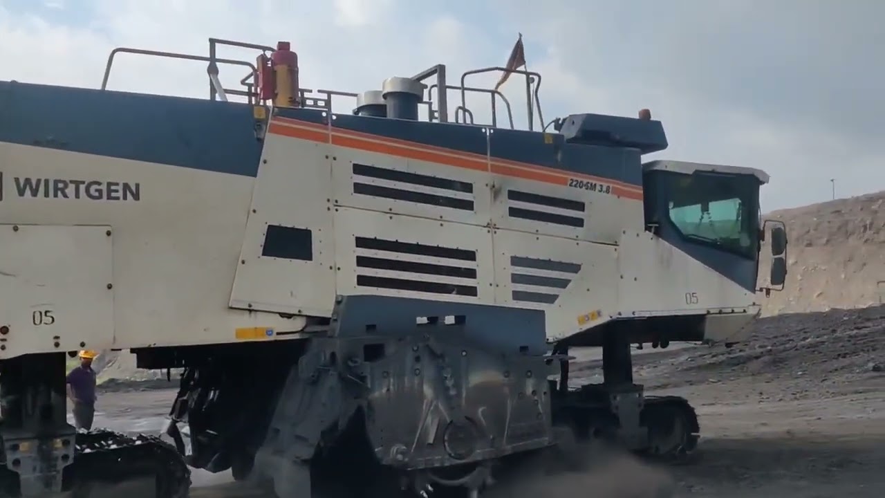 WIRTGEN SURFACE MINER(coal cutting machine),21 December