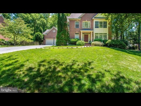 1103 KINGS WAY COURT SW, VIENNA, VA Presented by Maple Ave Living.