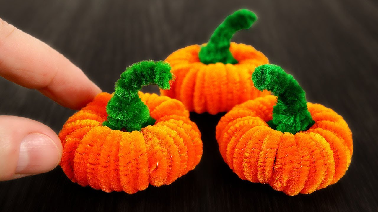 DIY Pipe Cleaner Pumpkin