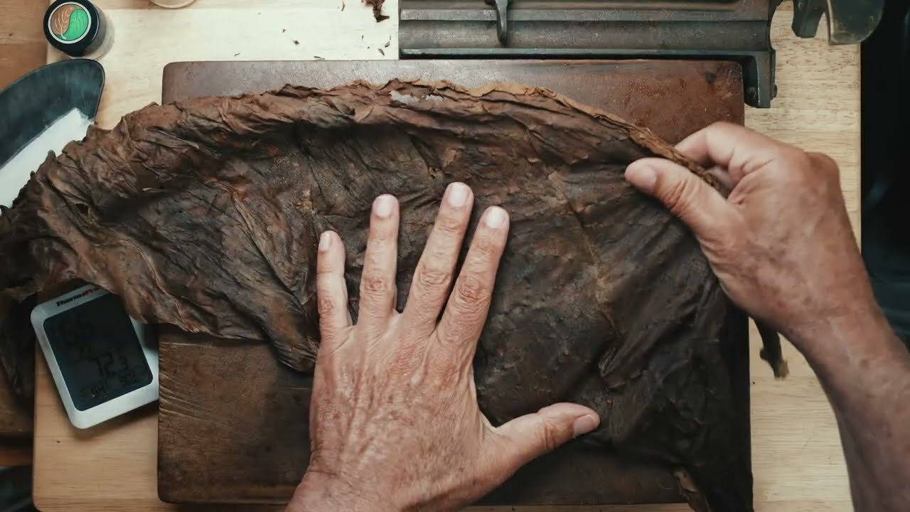 Box-Pressed Robusto Rolled  From Just One Leaf