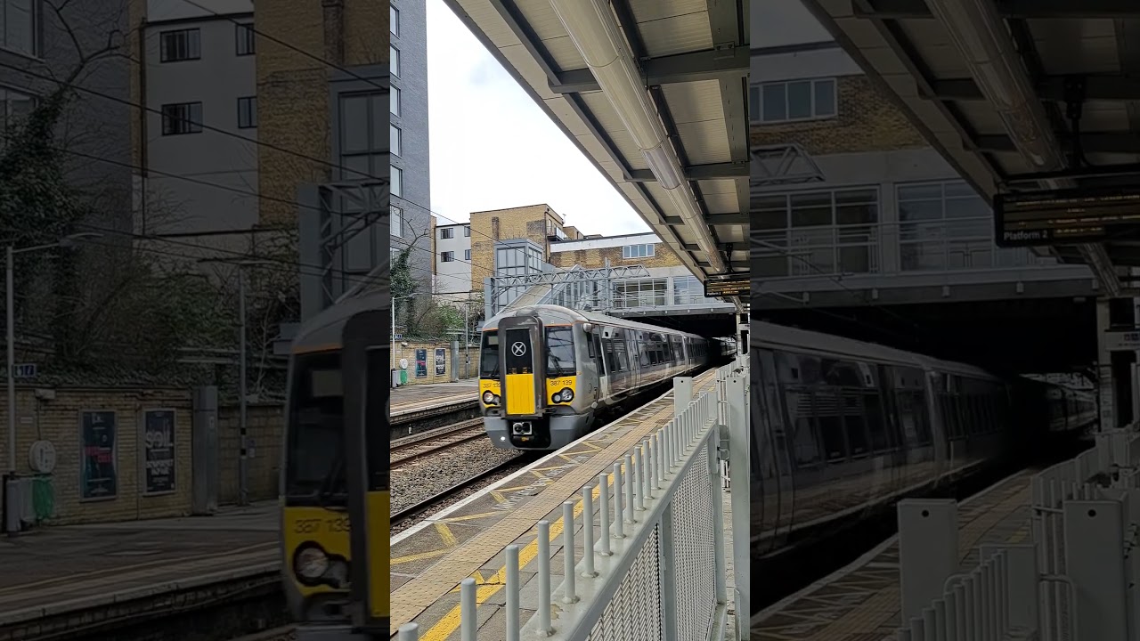 HX 387 139 + 134 passes Ealing Broadway to London Paddington