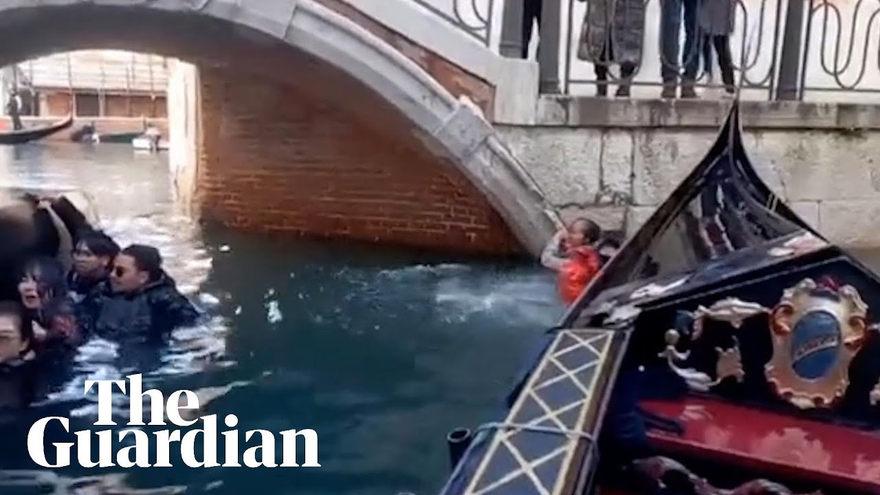 Βενετία: Αναποδογύρισε η γόνδολα και βρέθηκαν στο νερό - Aρνήθηκαν να ...
