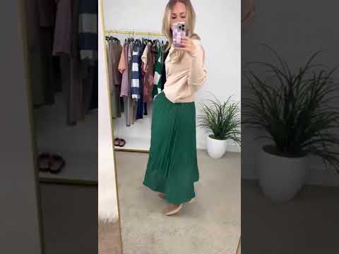 Angelina Skirt in Emerald, Holleygirl.com // pleated, how to style, outfit idea, what to wear.