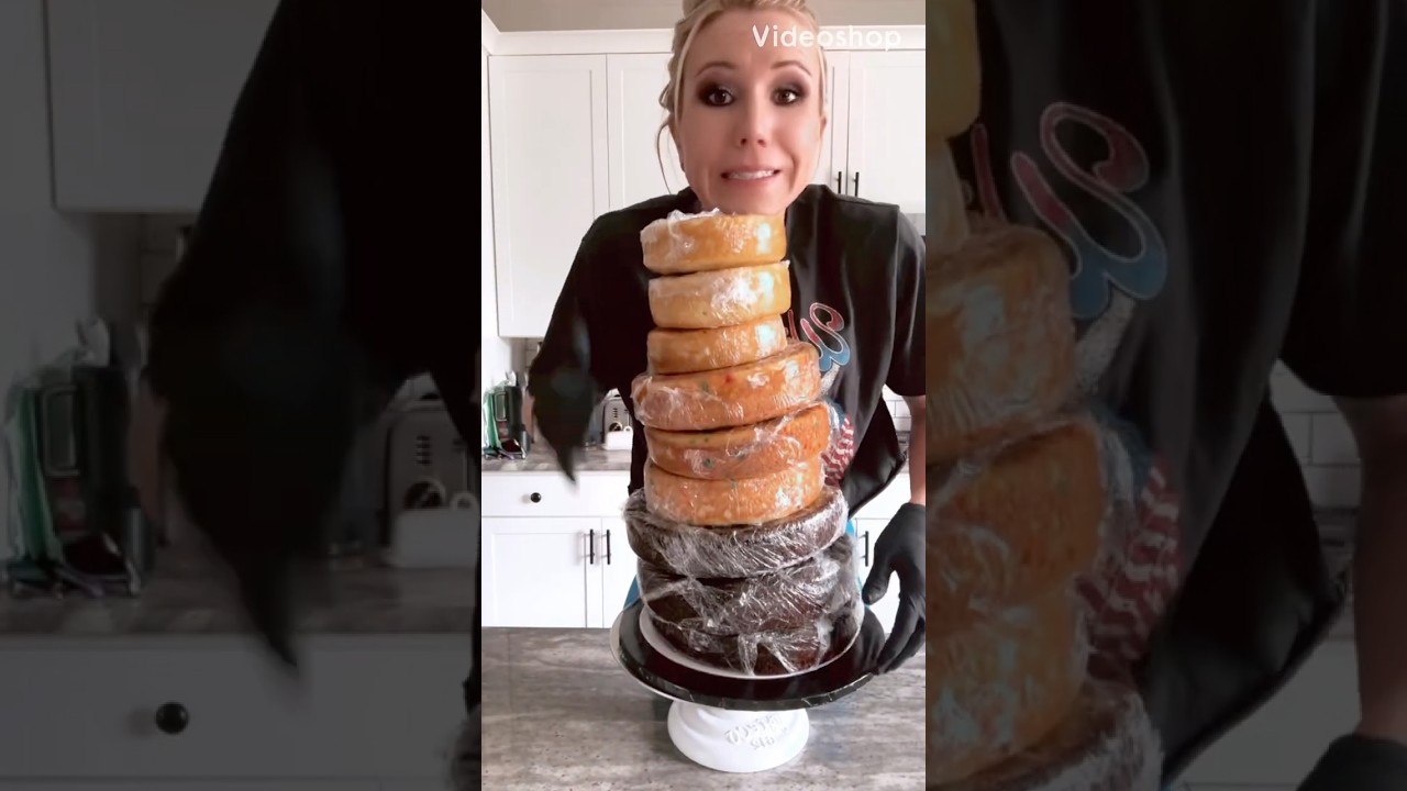 How to make a 3 tiered cake! 💛🖤 #whitneyssweets #cakes #baking #howto #bakesquad