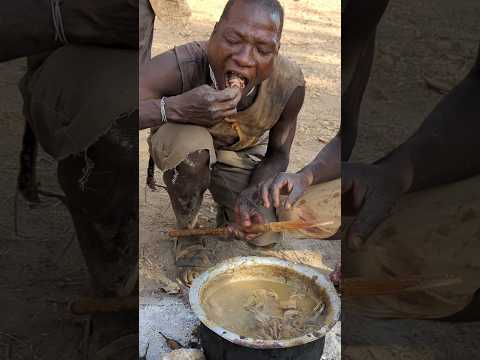 Wow 😯😋 So delicious Soup, See how Hadza boys sharing food with their families #hadzabetribe
