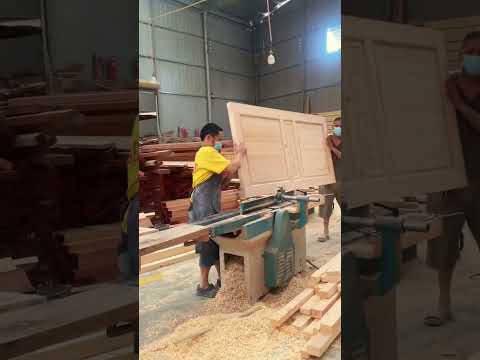 proses meratakan permukaan papan kayu menggunakan alat khusus #shorts