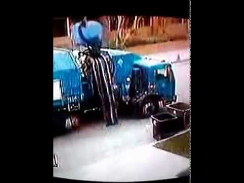 Garbage truck FAIL! – brumper