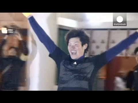 Run For Your Luck! Thosands dash for Japan's Luckiest Man of the Year title