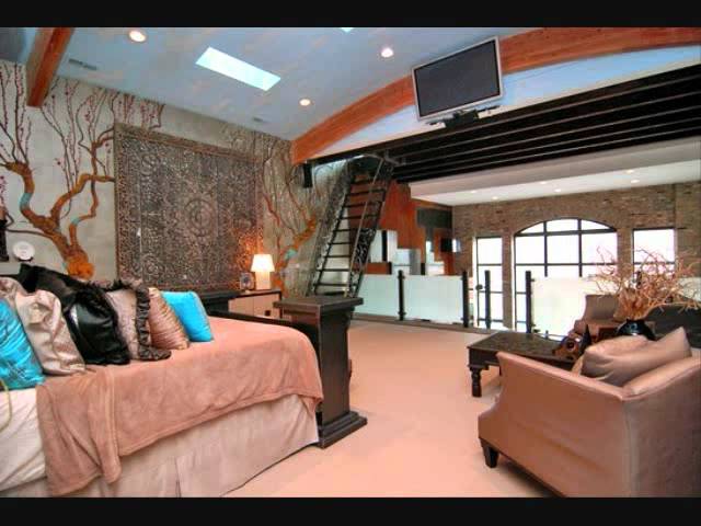 10 WWE superstars and their luxurious homes