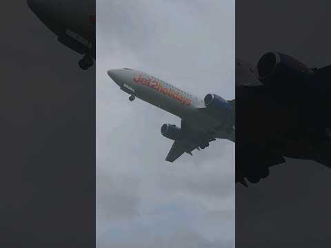 Jet2 Holidays livery Boeing 737-8MG (G-JZBH) battling the crosswinds on return from Reus at BFS!
