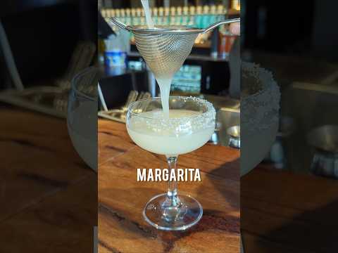 How to make a Margarita #cocktail #margarita #howto #recipe #tequila #cocktailrecipe #cointreau