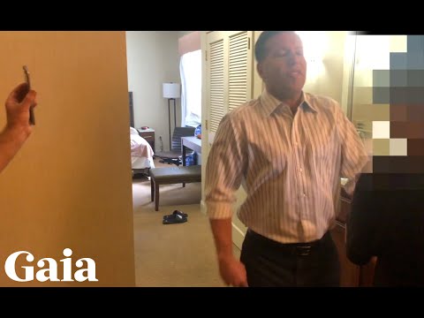 Chinese Master SHOCKS Man With Focused Qi Energy