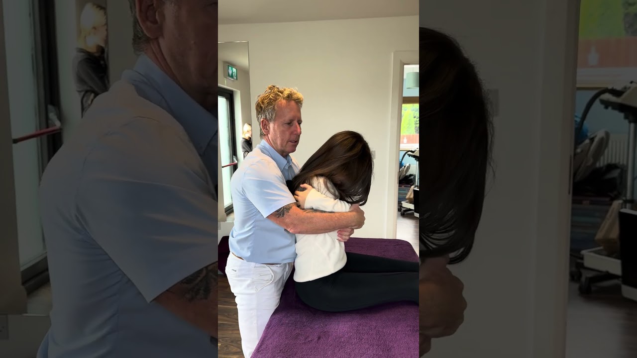 Thoracic spine adjustment #osteopathy #chiropractor #physiotherapist