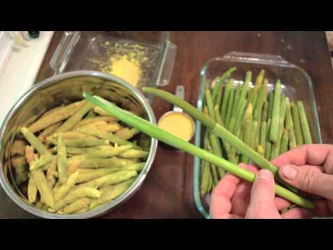 Bushcraft Survival Skills, Cattail on the Cob and Cattail Pollen Wild Food.