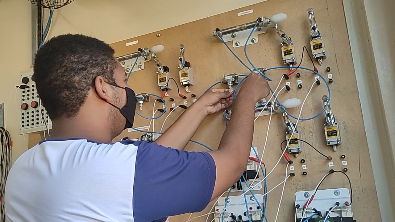 Automação eletropneumática com CLP Schneider