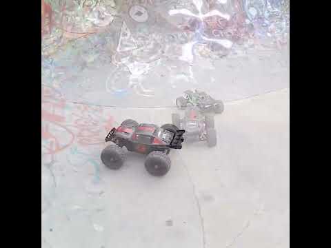 2040 RC - Arrma Outcast vs HPI Racing Savage Flux!!! 😁 #shorts #rc #jump #stunt #freestyle #rcfun