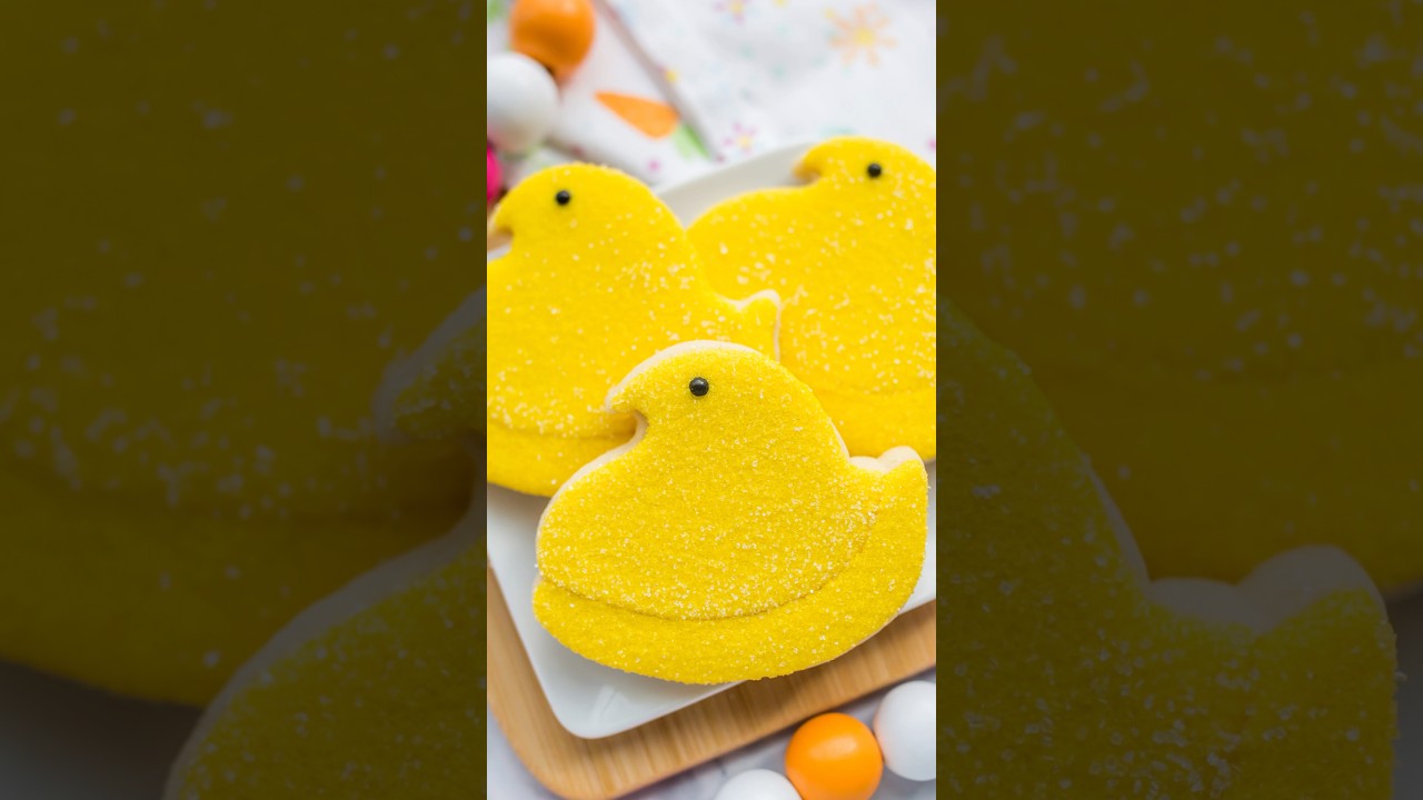 How to decorate peep chick cookies with royal icing for Easter #cookiedecorating #easter