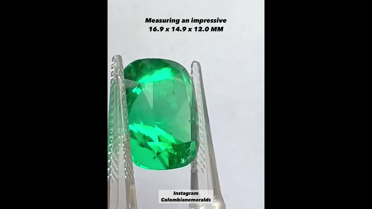 High quality No oil Natural Colombian emerald cushion 17.56 carat stone online at best price