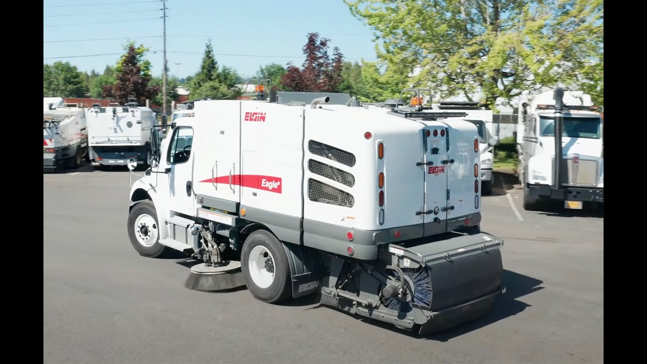 Elgin Eagle Street Sweeper - Walk Around & Specs