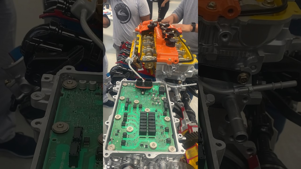 ⚡🚗 Motor híbrido en acción: ¡Mira cómo combina electricidad y gasolina! 🔧🔍