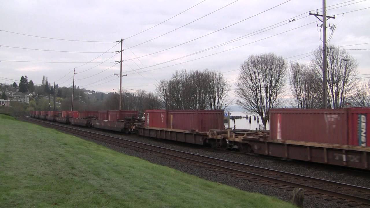 BNSF 7854 Leads A Garbage Train @ old Town Tacoma, WA w Canon HF11